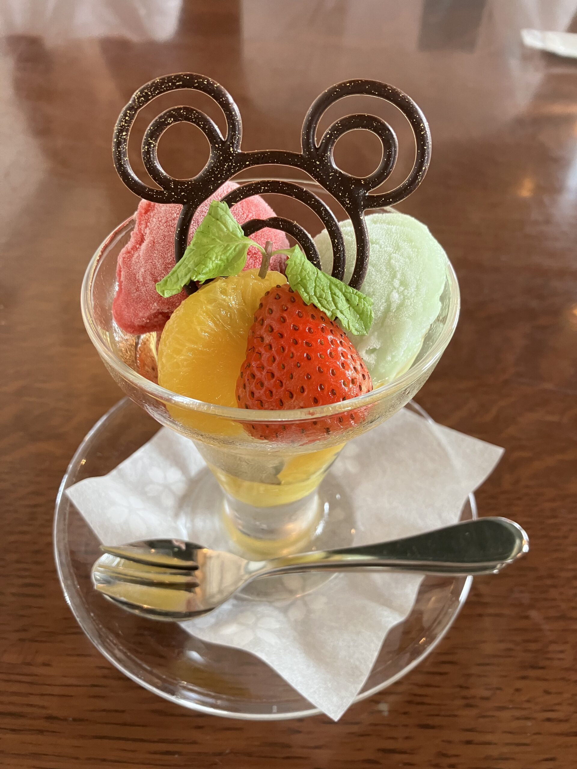東京ディズニーシー(@TDR_PR)レストラン櫻の料理 ミッキーパフェが最高！ | Mydeli あなたにおすすめを提案